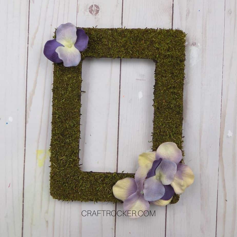 DIY Moss Frame with Flowers - Craft Rocker